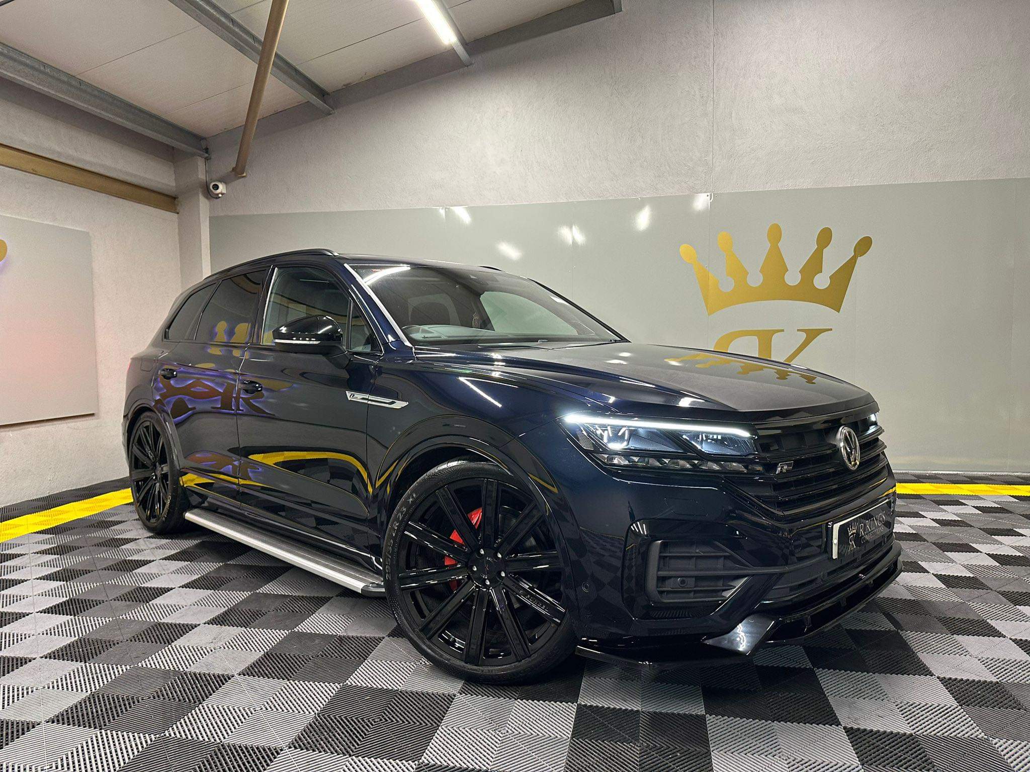 £40,000 OR 2020 Black Edition Touareg R-line
