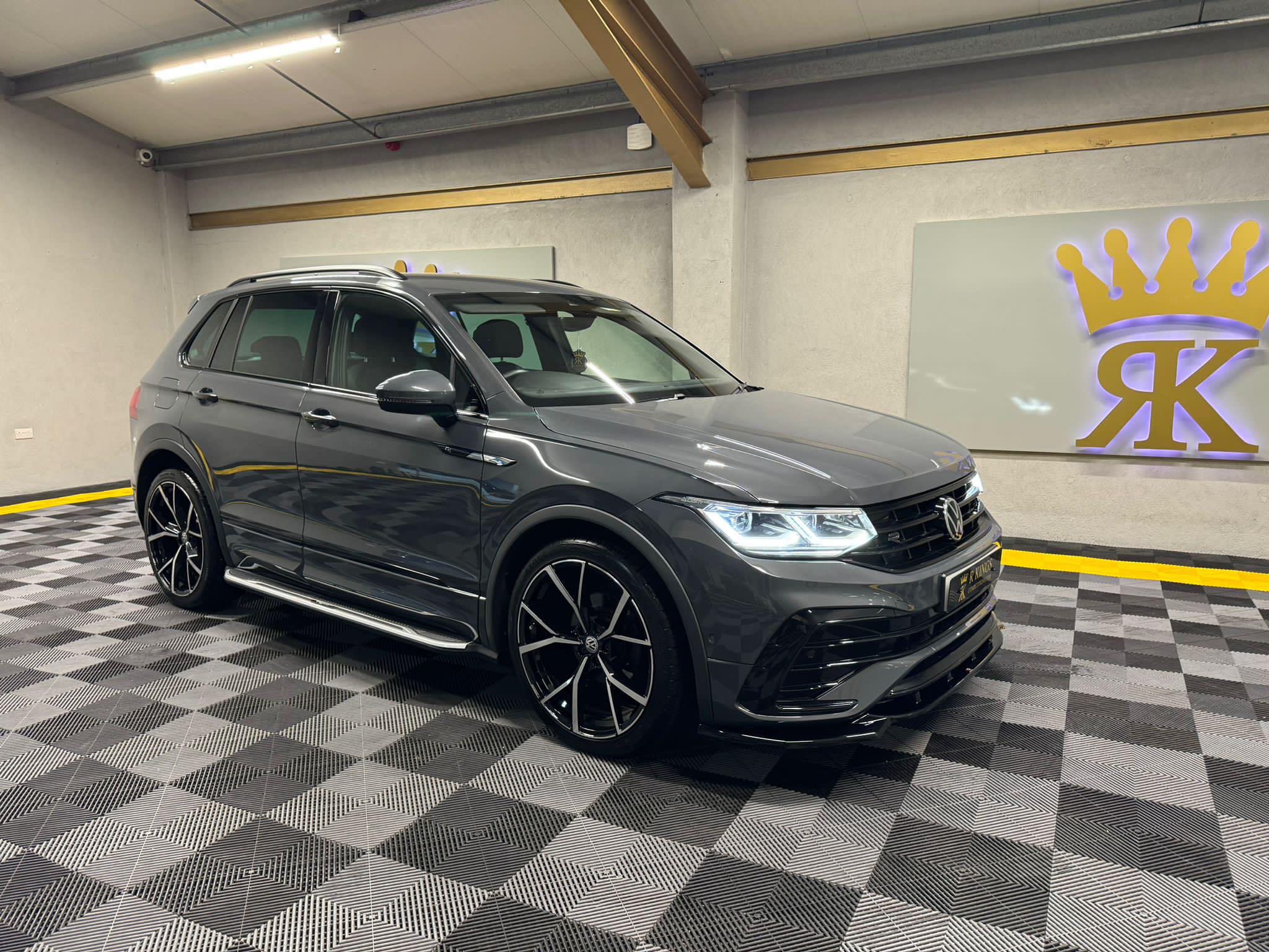 £27,000 OR 2020 VW Tiguan TDI 4Motion R-Line DSG