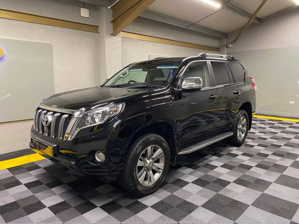 £18,000 OR Toyota LandCruiser 3.0 D4D Invincible X